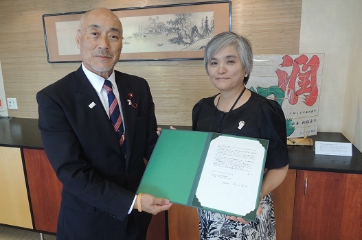 Friendship Delegation from Sagamihara Pays Courtesy Call on Consul ...